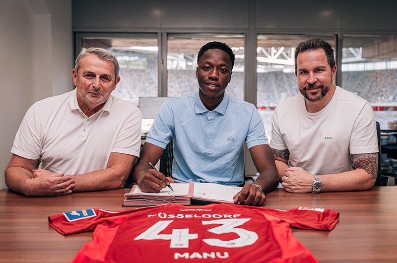Fortuna Düsseldorf 1895: King Manu unterschreibt ersten Profivertrag