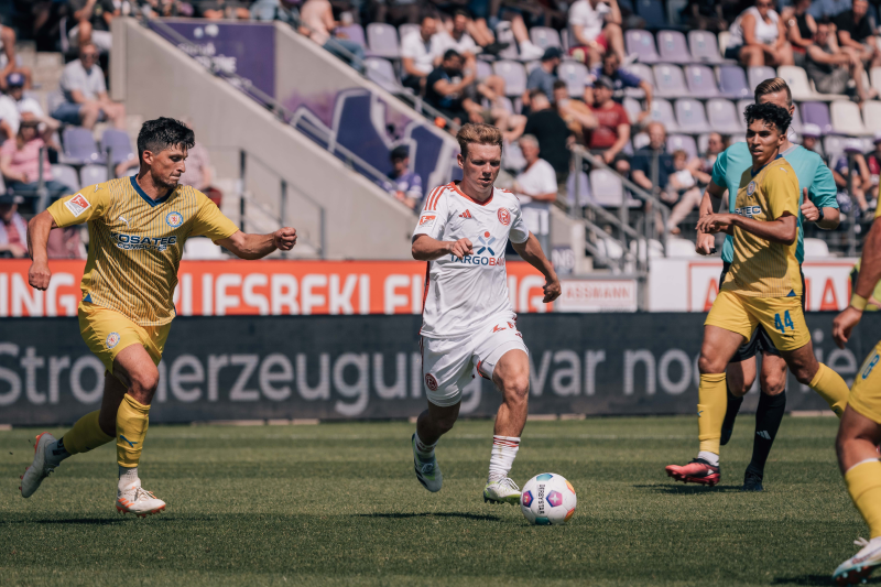 Fortuna Düsseldorf 1895: Doppelter Bänderriss bei Daniel Bunk