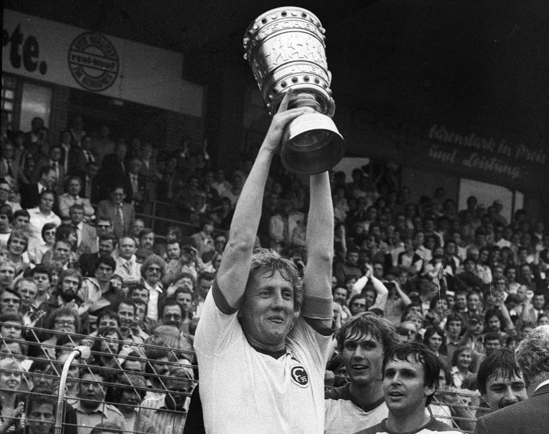 Fortuna Düsseldorf 1895: Gerd Zewe zum Ehrenspielführer von Fortuna ernannt