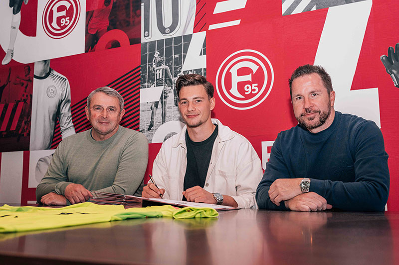 Fortuna Düsseldorf 1895: Ben Zich unterschreibt Profivertrag bei Fortuna